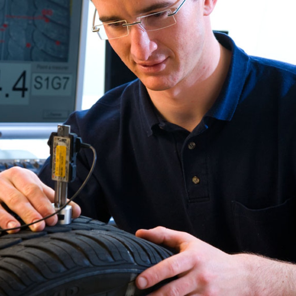 1200x569_0000_01.-Action-shot-OptiGrip_Original_53122 | GOODYEAR